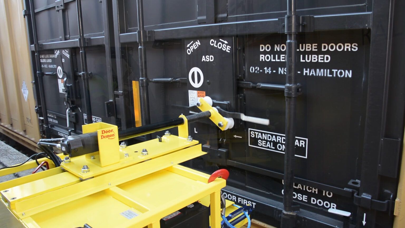 Boxcar Unloading Solutions | Arnold Company