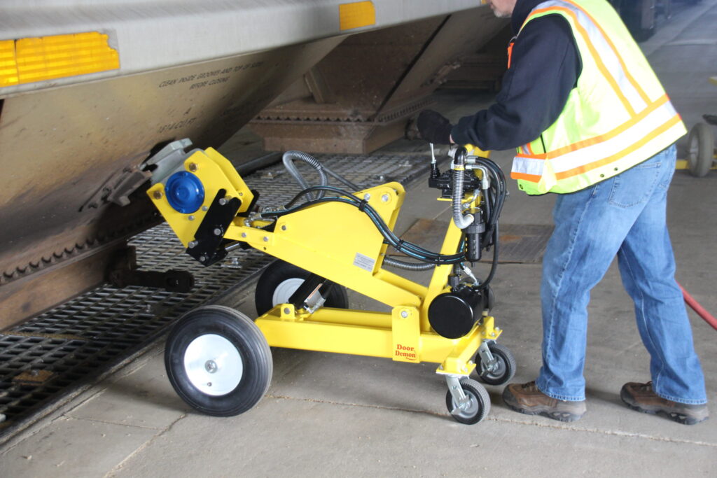 Railcar Unloading Solutions | Arnold Company