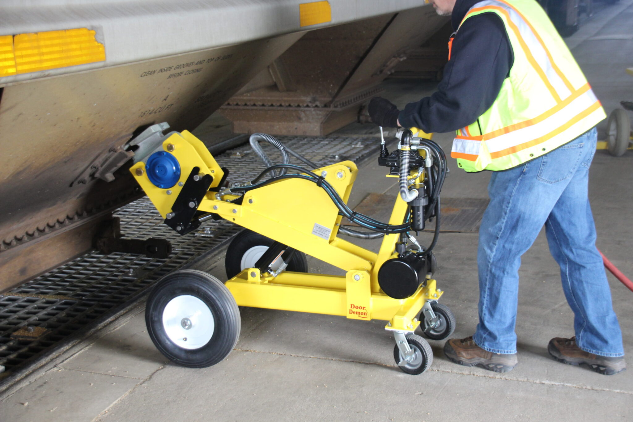 Railcar Unloading Solutions | Arnold Company