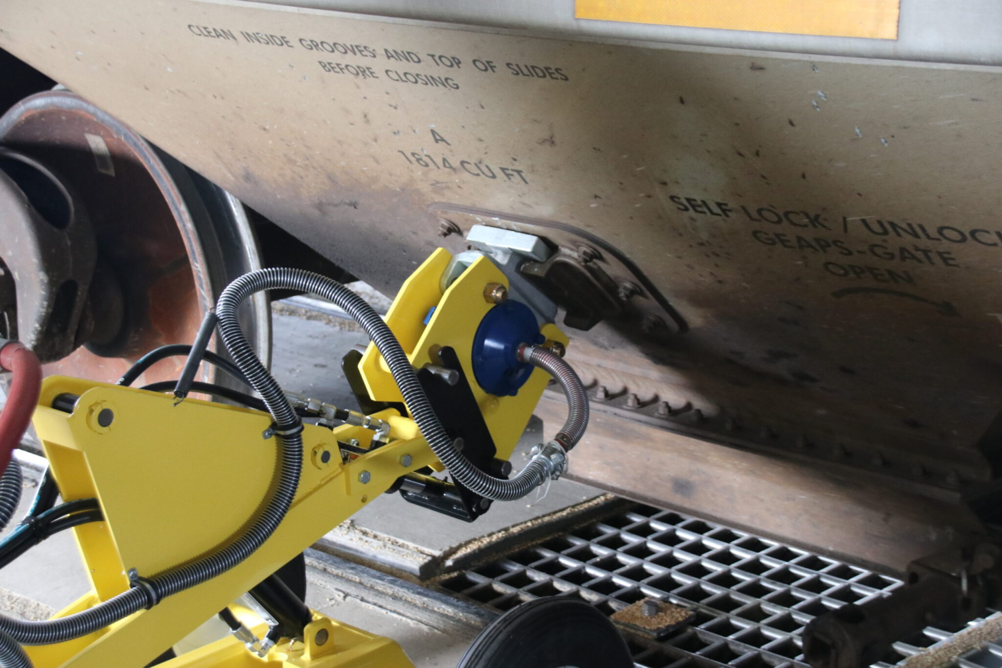 Railcar Unloading Solutions | Arnold Company