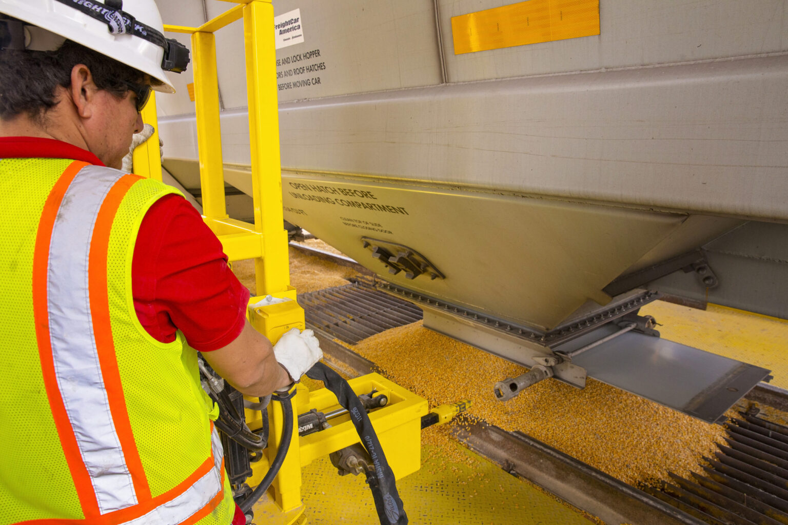 Railcar Unloading Solutions | Arnold Company